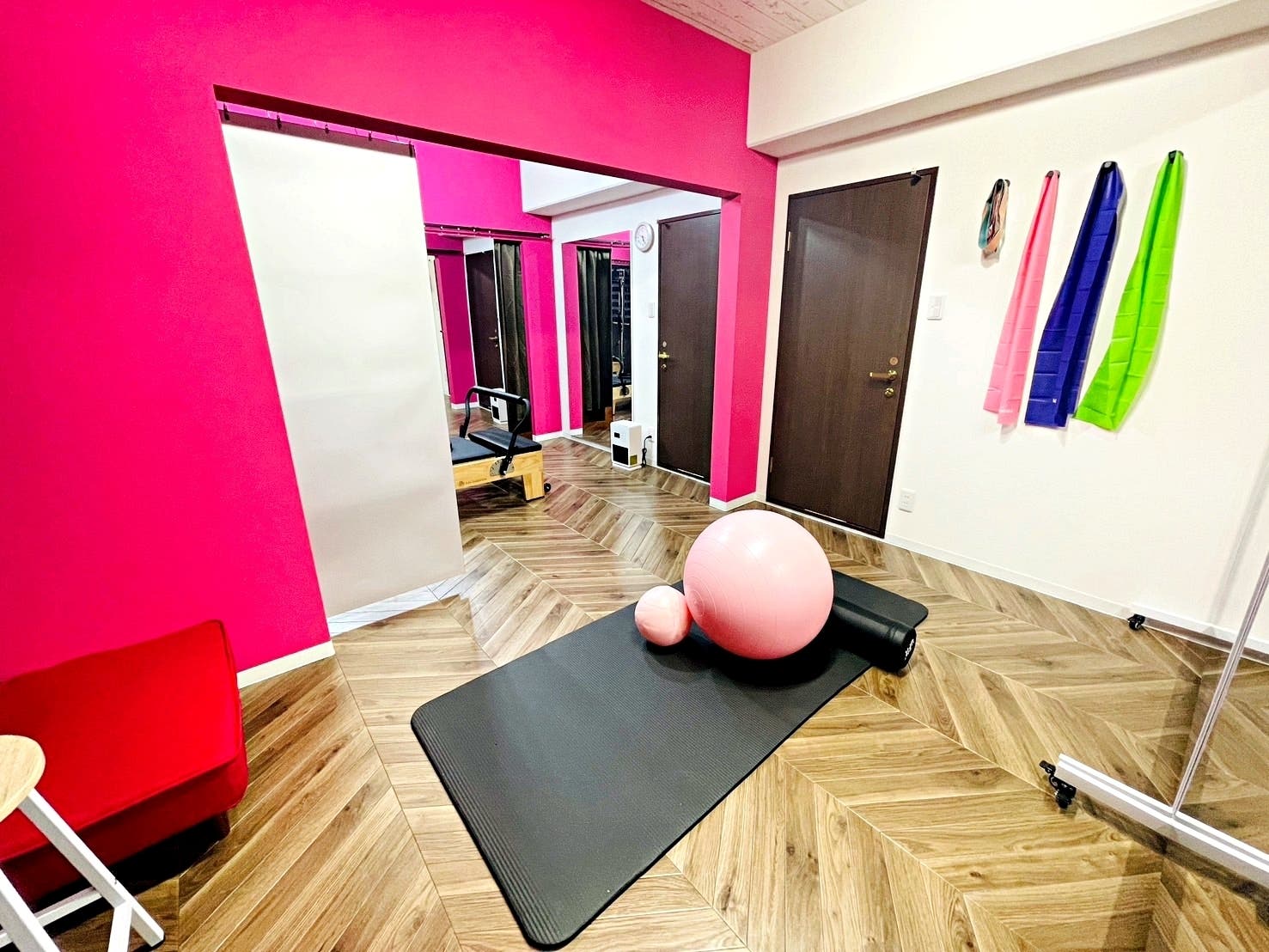 ＼＼話題のマシンピラティス（タワー付きリフォーマー）スタジオ！！／／　プライベート～ペアレッスンに最適！の写真4