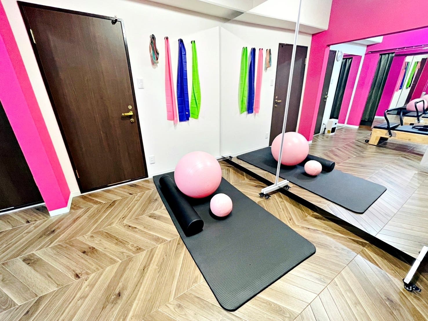 ＼＼話題のマシンピラティス（タワー付きリフォーマー）スタジオ！！／／　プライベート～ペアレッスンに最適！の写真12