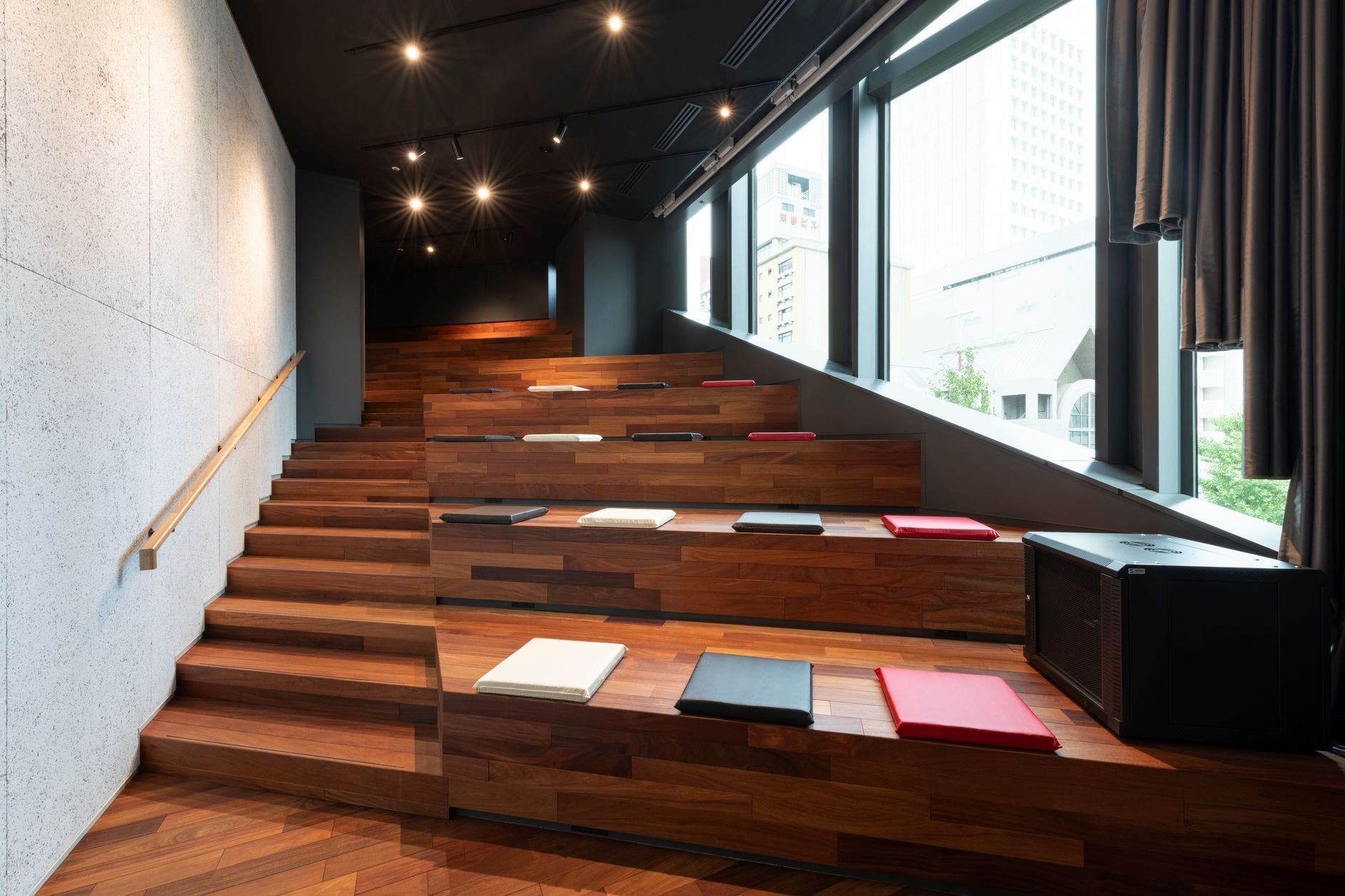 【JR渋谷駅から徒歩5分！】🌟階段型ユニークスペース🌟幅広い用途でご利用いただけます🎐【無料Wi-Fi / 飲食可】の写真2