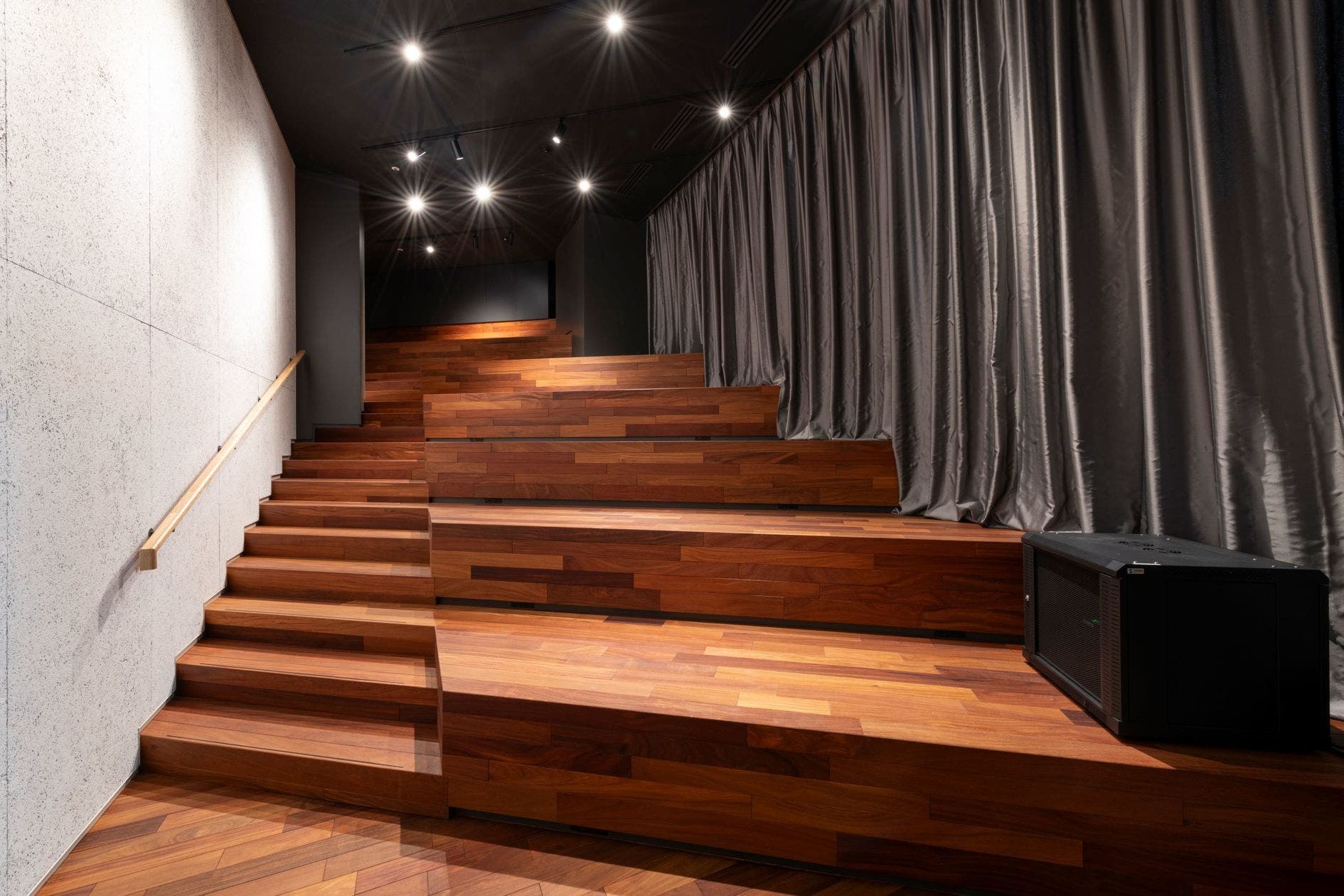 【JR渋谷駅から徒歩5分！】🌟階段型ユニークスペース🌟幅広い用途でご利用いただけます🎐【無料Wi-Fi / 飲食可】の写真3