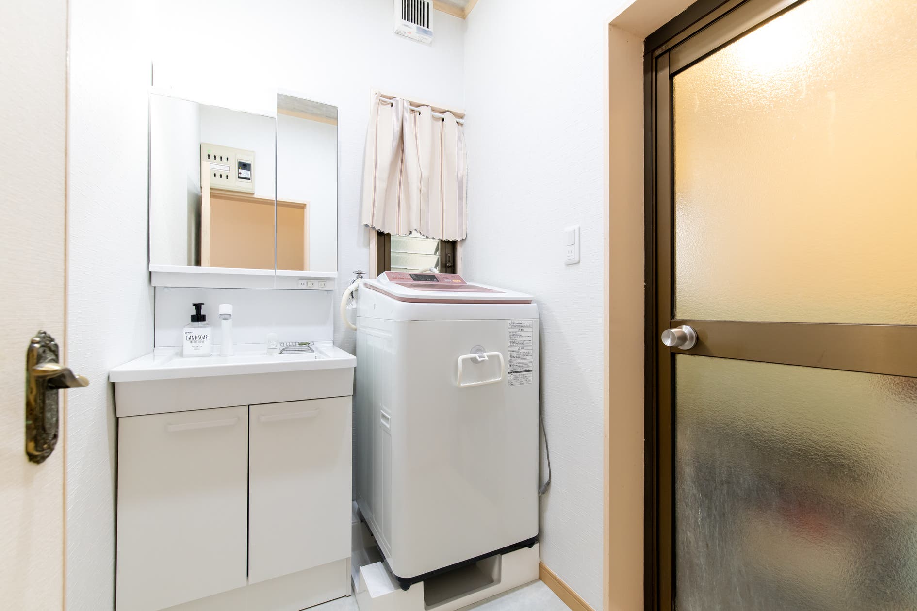 【撮影利用限定】中野新橋駅徒歩10分のレンタルハウス！見学無料!!の写真2