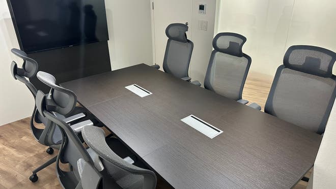 【大名天神】モニター付き完全個室!6名利用可能なミーティングルームAの写真1