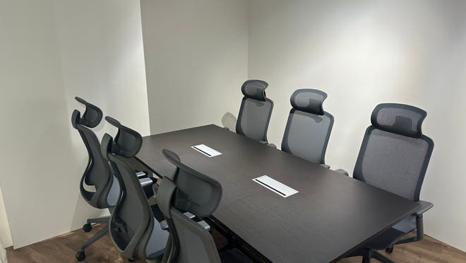 【大名天神】モニター付き完全個室!6名利用可能なミーティングルームAの写真2