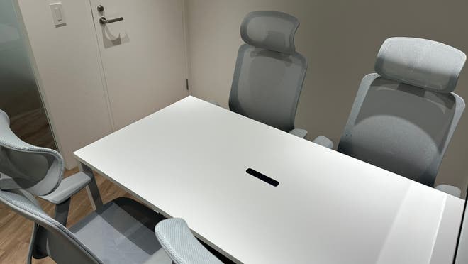 【大名天神】モニター付き完全個室!4名利用可能なミーティングルームBの写真4