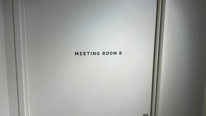 【大名天神】モニター付き完全個室!4名利用可能なミーティングルームBの写真6