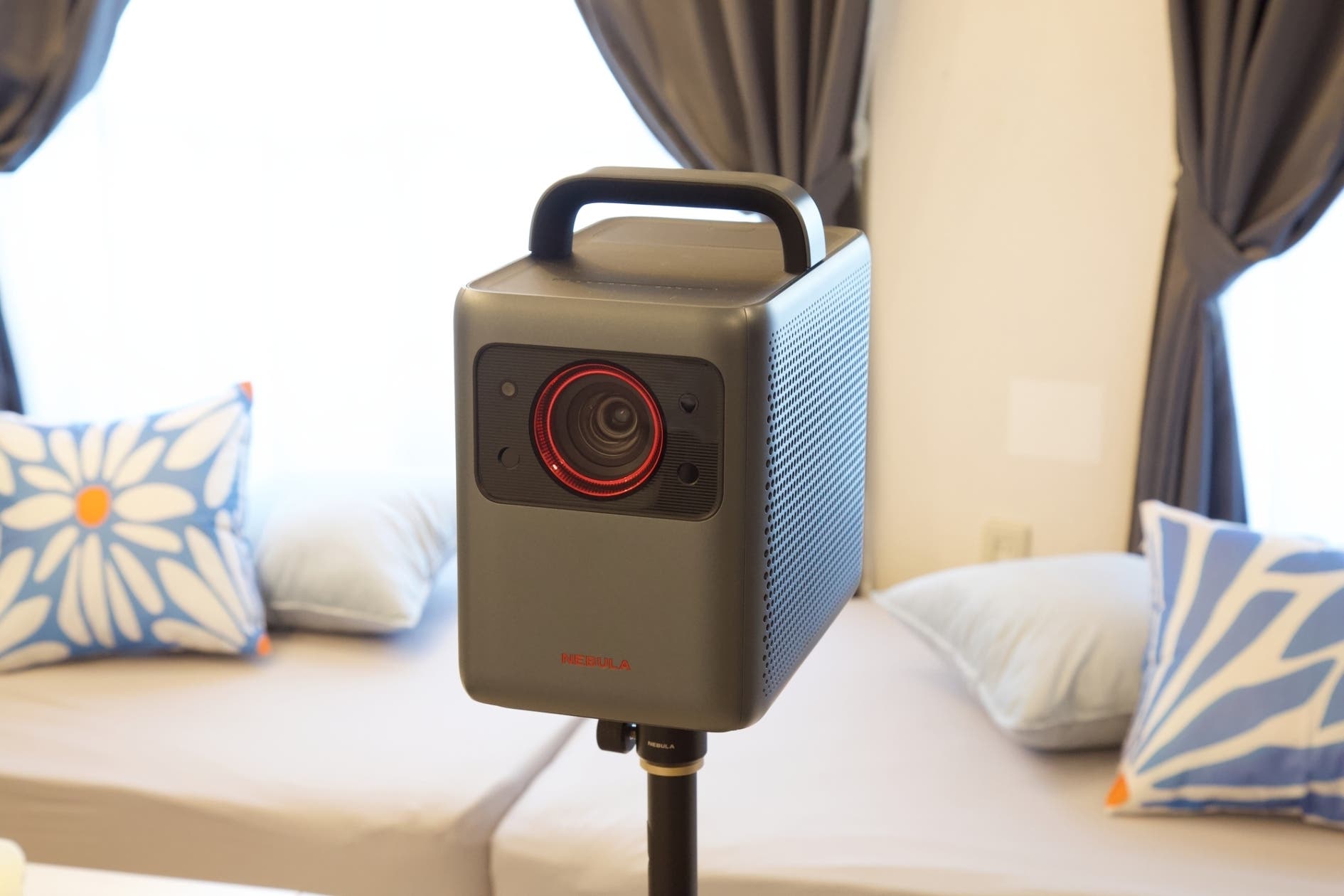 プロジェクターセット(スクリーンつき)(地上波視聴可)の画像1