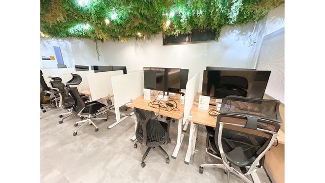 🌟定価6万円の高級チェア席🌟【新宿駅徒歩3分|コワーキングスペース|21(W)席】無料Wi-Fi/電源/31.5inモニターの写真10