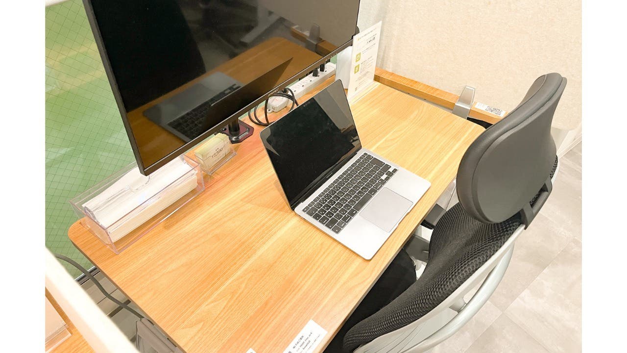 🌟定価8万円の高級チェア席🌟【新宿駅徒歩3分｜コワーキングスペース｜22(W)席】無料Wi-Fi/電源/31.5inモニターの写真3