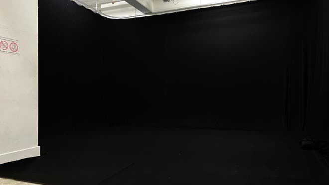 大型の白ホリ+廃墟風スペースのレンタル撮影スタジオ/高田馬場駅徒歩5分の写真7