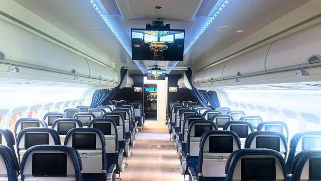 【SKY Experience 舞浜シェラトン店】本物の飛行機部品を搭載した本格的な空間をお届けの写真2