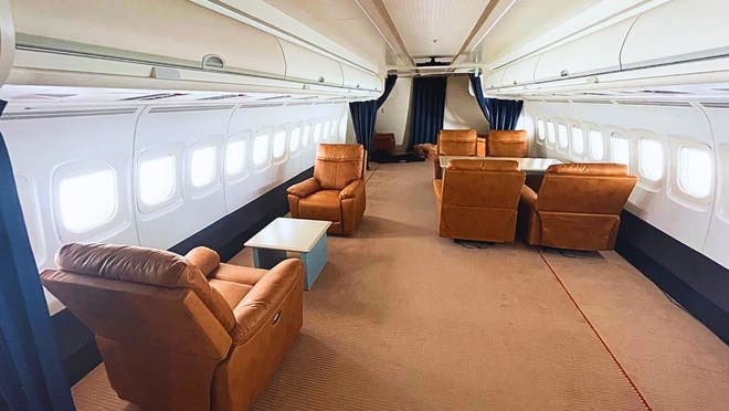 【SKY Experience 舞浜シェラトン店】本物の飛行機部品を搭載した本格的な空間をお届けの写真4