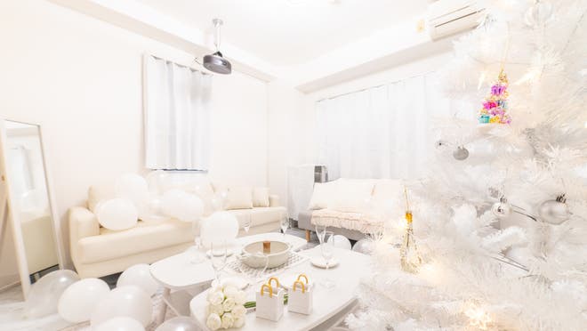 🤍♡スノーホワイト天王寺駅前❄️♡🤍ホワイトツリー🎄天王寺すぐ!ホワイトインテリア♡おうちデート♡女子会♡推し活♡鑑賞会の写真1