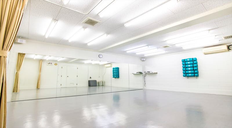 【白金高輪駅徒歩約5分】ダンスに集中/ウォーキング・ヨガ・ポージングに人気/大型ミラー設置/備品無料