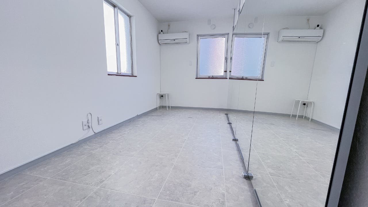 【大久保駅1分】少人数向きの集中空間・ジャンプOK・24H営業のダンススペースの写真9