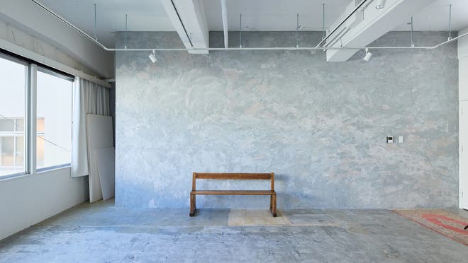 ☆セール中リニューアルグレー漆喰壁☆【レビュー10%オフ】ホワイトスペース・北窓自然光・天井高3m・グレー漆喰壁・フォトスタジオの写真1