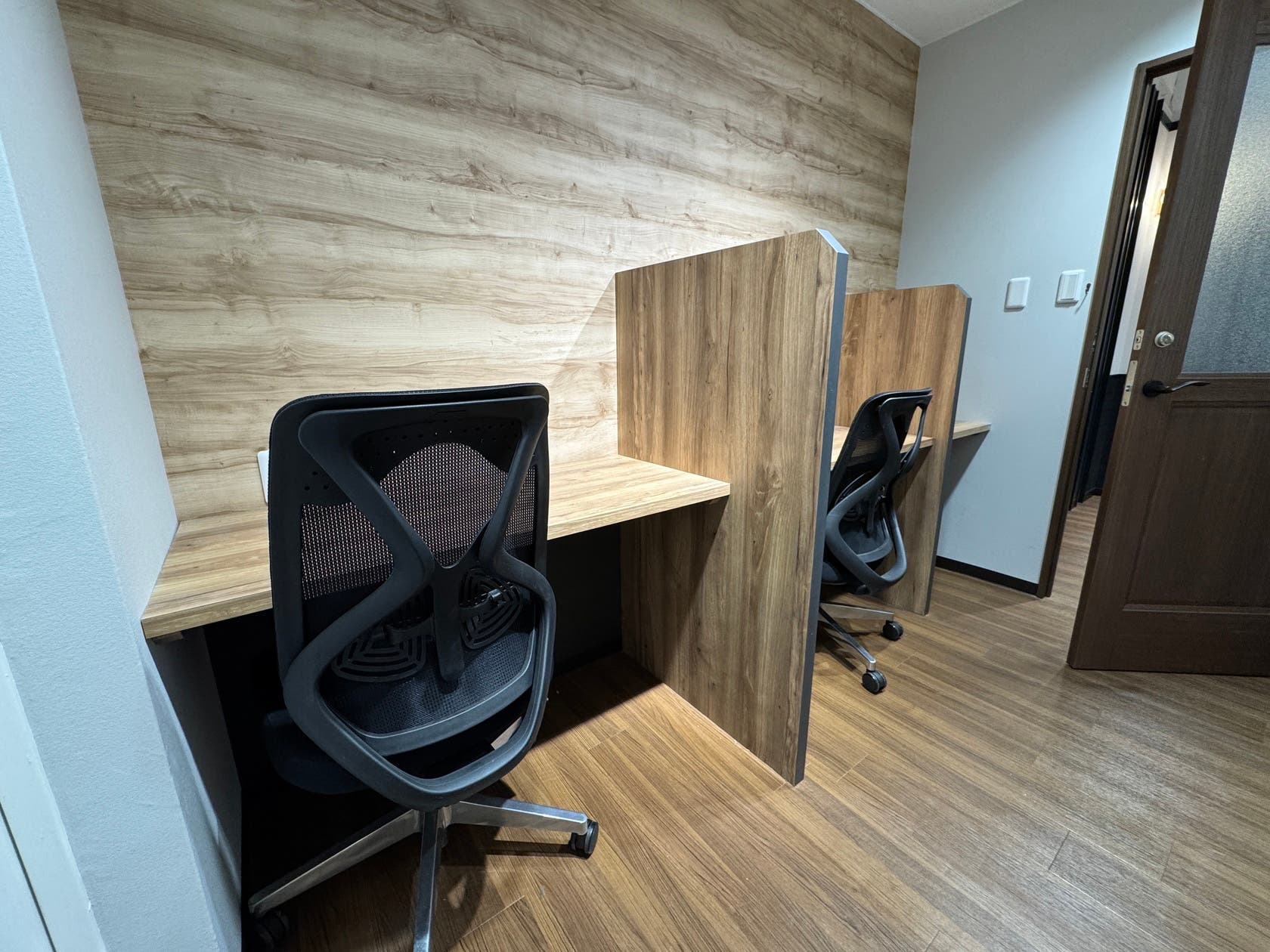 【1時間1100円！】JR恵比寿駅目の前！完全個室の2名用ブース（ブース13）※予約時間前は入室不可【5階】の写真1