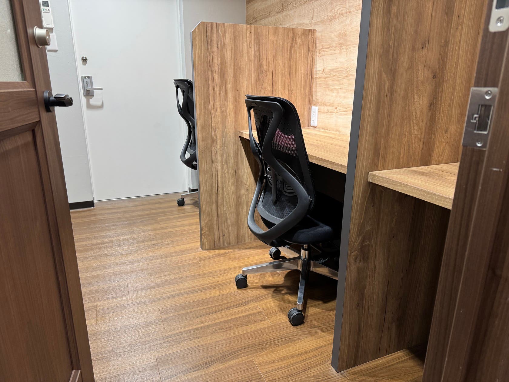 【1時間1100円！】JR恵比寿駅目の前！完全個室の2名用ブース（ブース13）※予約時間前は入室不可【5階】の写真3