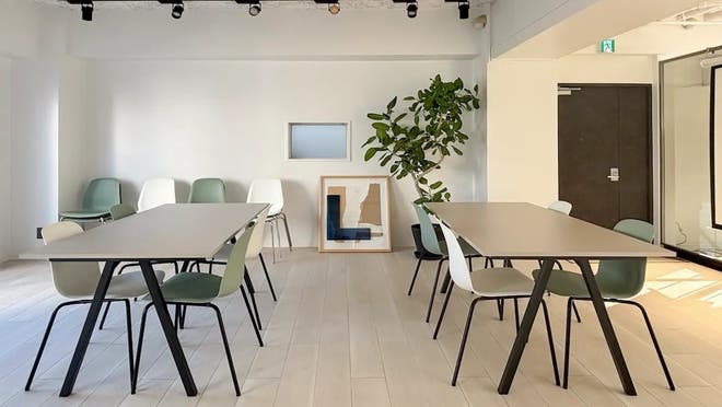 【渋谷・表参道】会議・セミナー・撮影に/Wi-Fi プロジェクター ホワイトボード貸出無料 76㎡広々スペースの写真1