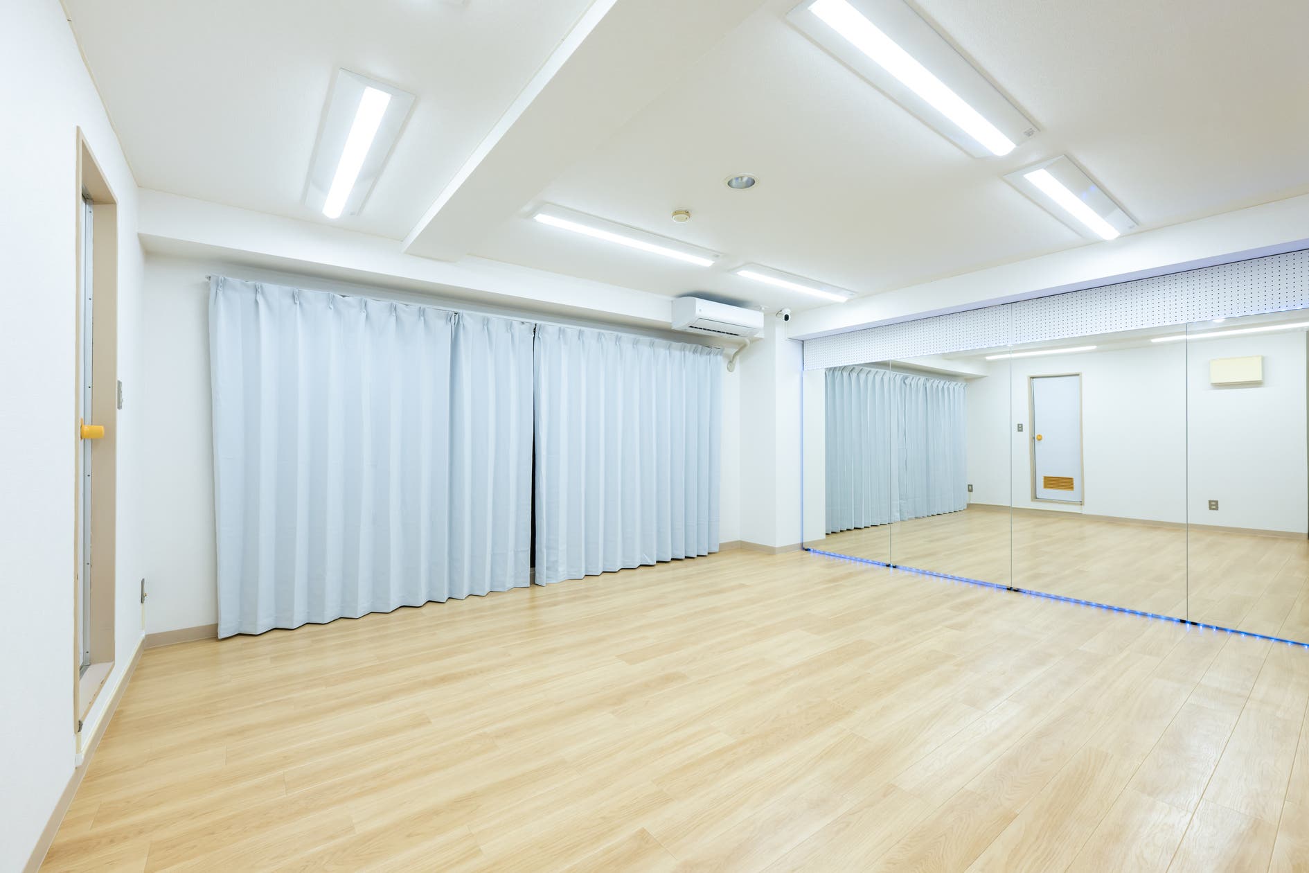 【平日昼1280円】清潔&お洒落🌿LED照明で動画映えもバッチリ✨三脚・ヨガマット無料💡楽器OK🎻個人練にも◎の写真2