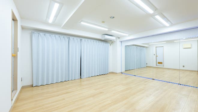 【平日昼1280円】清潔&お洒落🌿LED照明で動画映えもバッチリ✨三脚・ヨガマット無料💡楽器OK🎻個人練にも◎の写真2