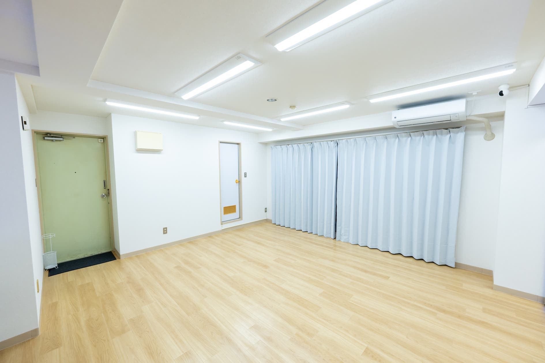 【平日昼1280円】清潔&お洒落🌿LED照明で動画映えもバッチリ✨三脚・ヨガマット無料💡楽器OK🎻個人練にも◎の写真5