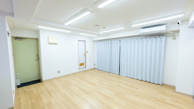 【平日昼1280円】清潔&お洒落🌿LED照明で動画映えもバッチリ✨三脚・ヨガマット無料💡楽器OK🎻個人練にも◎の写真5