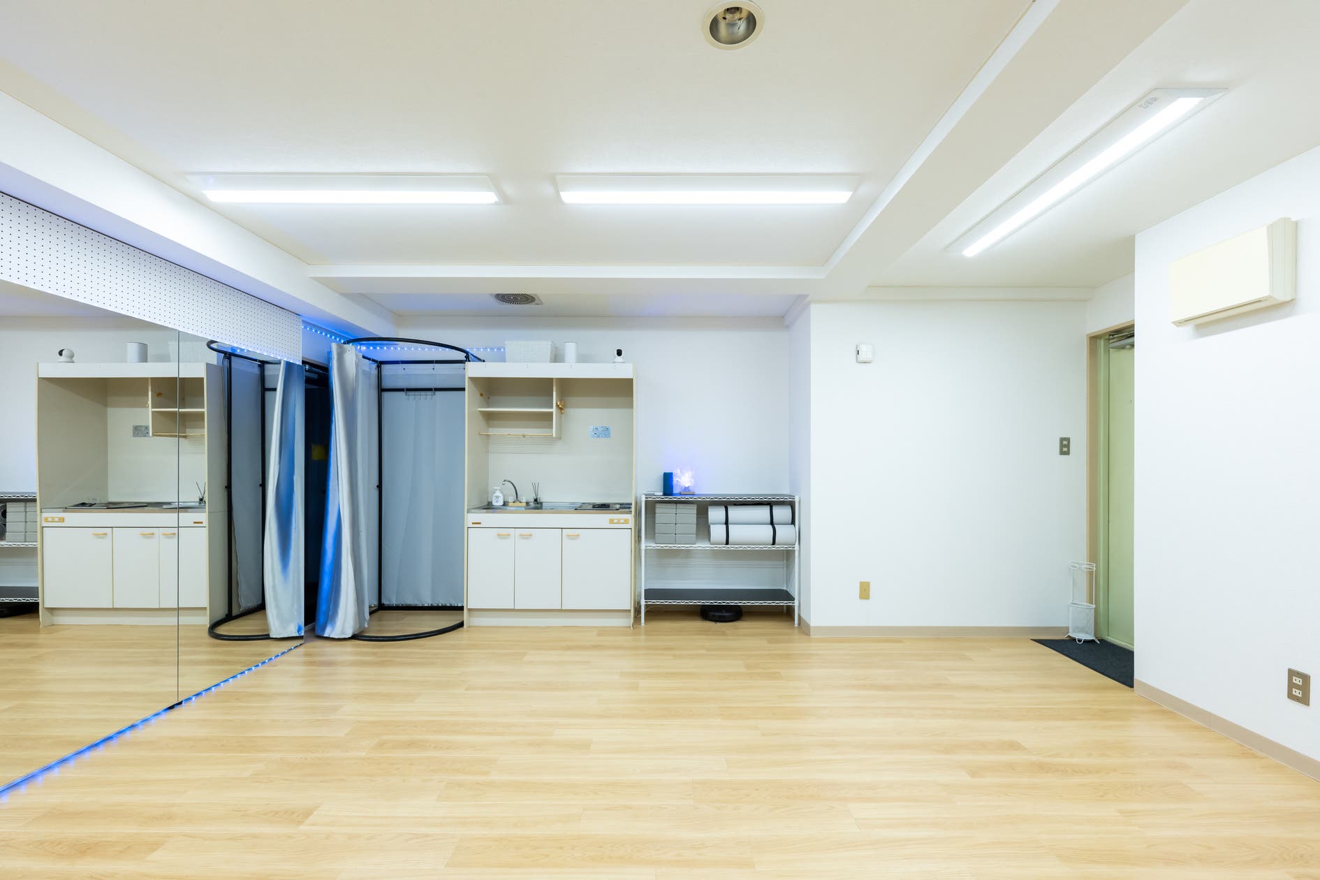 【平日昼1280円】清潔&お洒落🌿LED照明で動画映えもバッチリ✨三脚・ヨガマット無料💡楽器OK🎻個人練にも◎の写真6