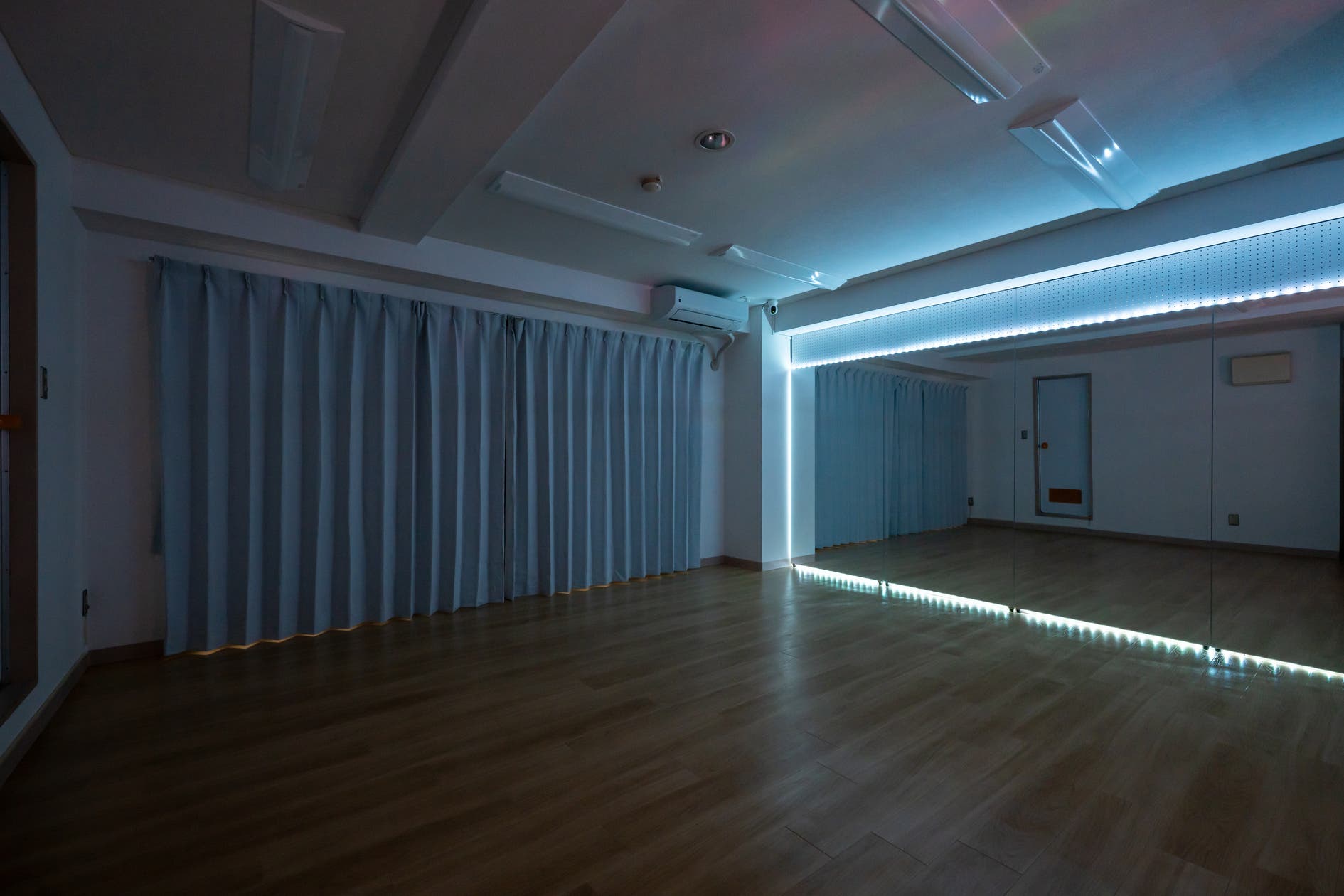 【平日昼1280円】清潔&お洒落🌿LED照明で動画映えもバッチリ✨三脚・ヨガマット無料💡楽器OK🎻個人練にも◎の写真9