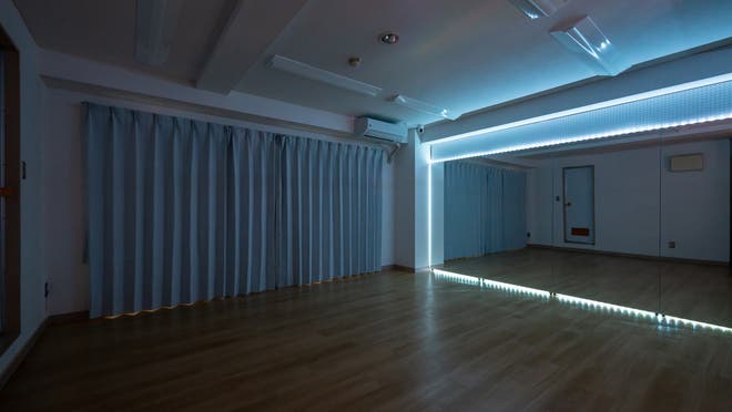 【平日昼1280円】清潔&お洒落🌿LED照明で動画映えもバッチリ✨三脚・ヨガマット無料💡楽器OK🎻個人練にも◎の写真9