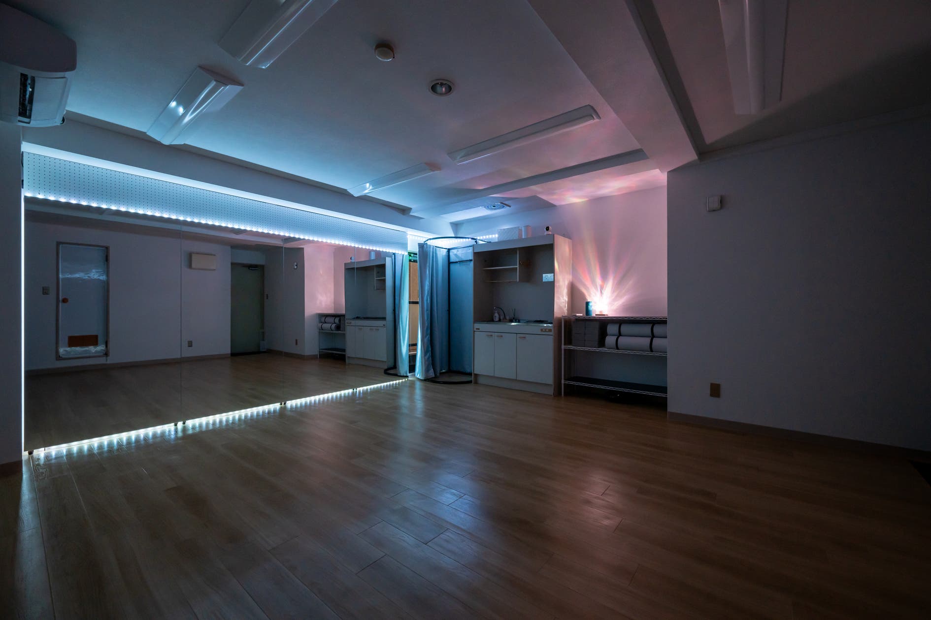 【平日昼1280円】清潔&お洒落🌿LED照明で動画映えもバッチリ✨三脚・ヨガマット無料💡楽器OK🎻個人練にも◎の写真10