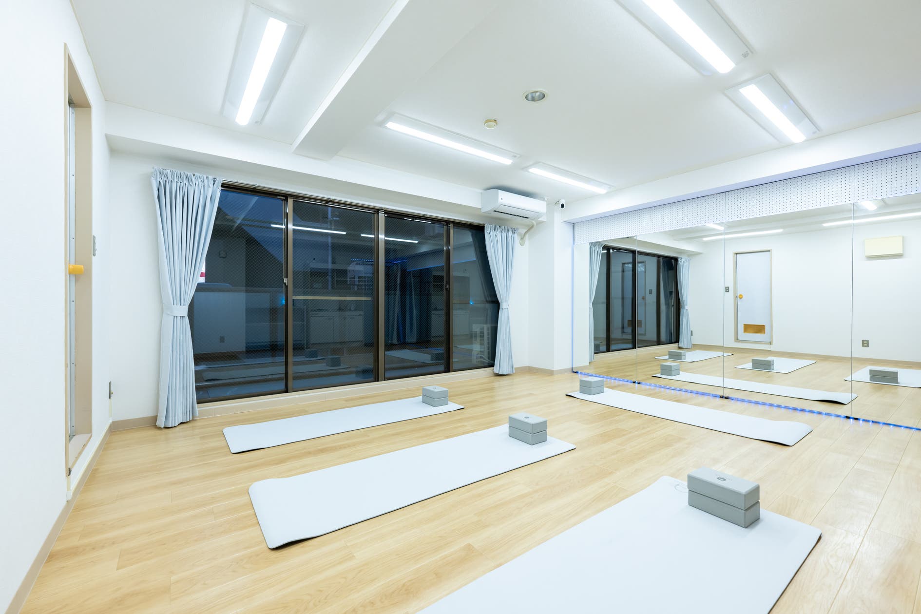 【平日昼1280円】清潔&お洒落🌿LED照明で動画映えもバッチリ✨三脚・ヨガマット無料💡楽器OK🎻個人練にも◎の写真12