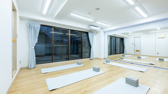 【平日昼1280円】清潔&お洒落🌿LED照明で動画映えもバッチリ✨三脚・ヨガマット無料💡楽器OK🎻個人練にも◎の写真12