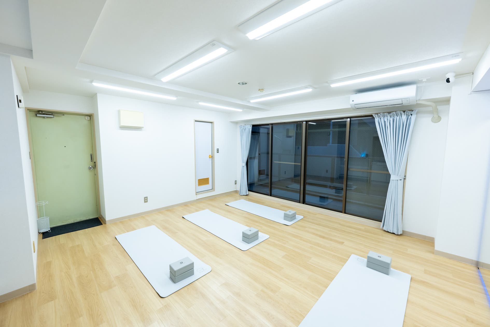 【平日昼1280円】清潔&お洒落🌿LED照明で動画映えもバッチリ✨三脚・ヨガマット無料💡楽器OK🎻個人練にも◎の写真13