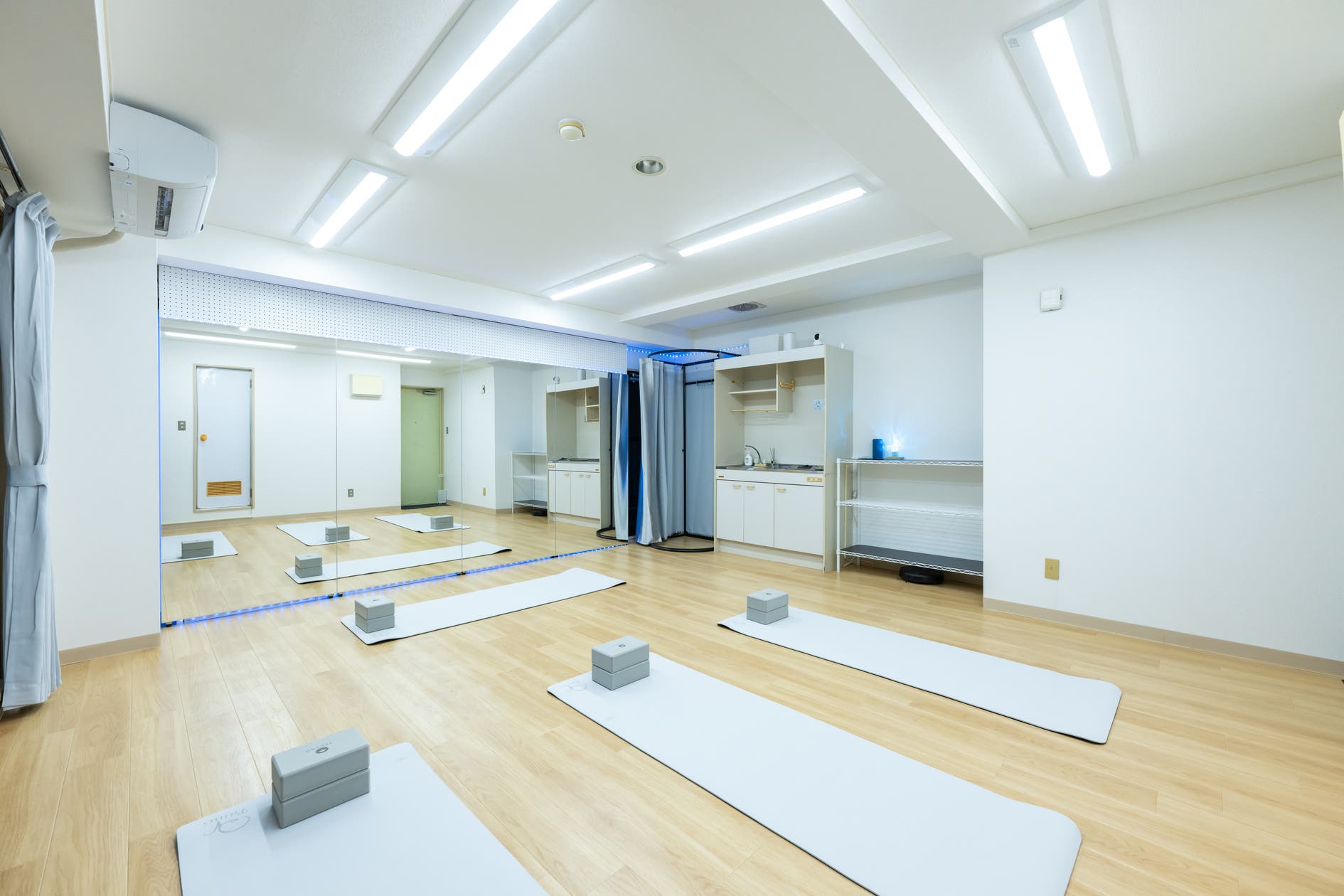 【平日昼1280円】清潔&お洒落🌿LED照明で動画映えもバッチリ✨三脚・ヨガマット無料💡楽器OK🎻個人練にも◎の写真3