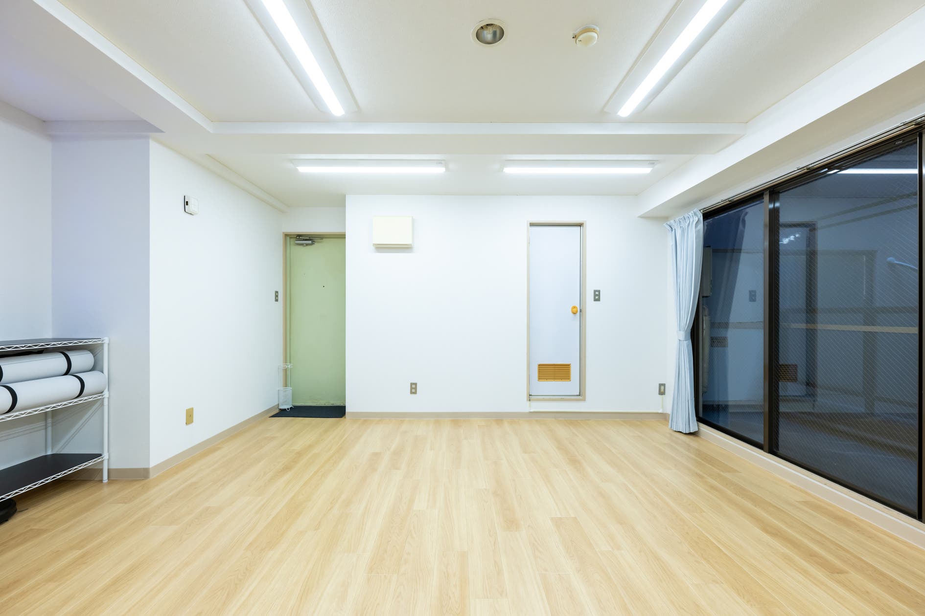 【平日昼1280円】清潔&お洒落🌿LED照明で動画映えもバッチリ✨三脚・ヨガマット無料💡楽器OK🎻個人練にも◎の写真15