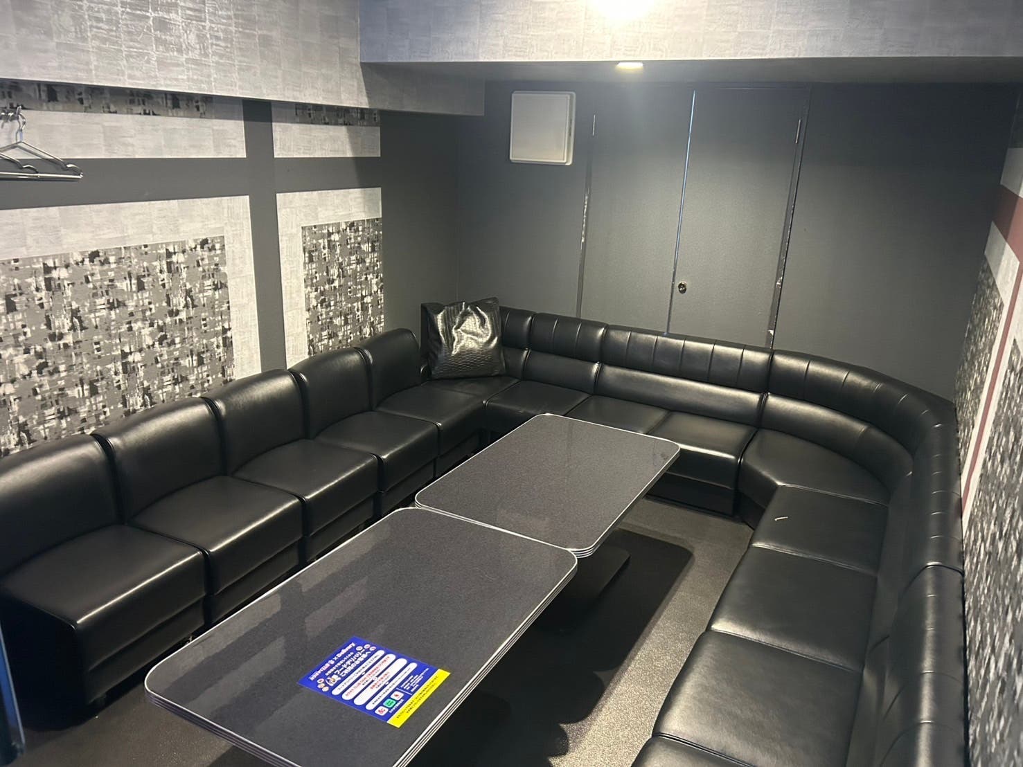 ドリンクバーあり🧃カラオケ🎤飲み会🍺女子会👩‍🦰デート💕カラオケCLUB DAM 三宮北野坂店《5~8名用》の写真1