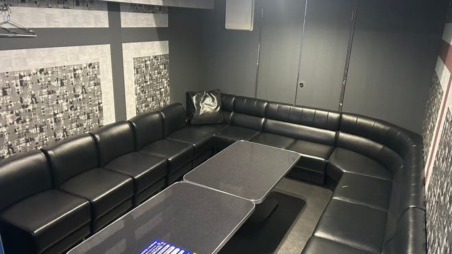 ドリンクバーあり🧃カラオケ🎤飲み会🍺女子会👩🦰デート💕カラオケCLUB DAM 三宮北野坂店《5~8名用》の写真1