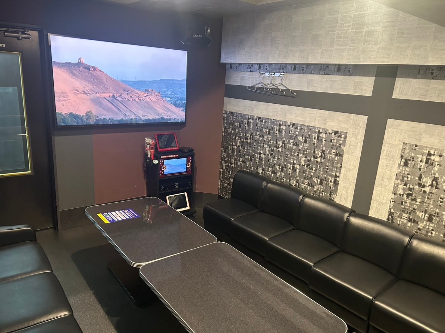 ドリンクバーあり🧃カラオケ🎤飲み会🍺女子会👩‍🦰デート💕カラオケCLUB DAM 三宮北野坂店《5~8名用》の写真3