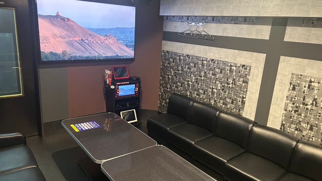 ドリンクバーあり🧃カラオケ🎤飲み会🍺女子会👩🦰デート💕カラオケCLUB DAM 三宮北野坂店《5~8名用》の写真3