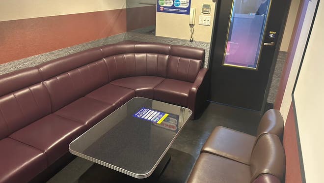 ドリンクバーあり🧃カラオケ🎤飲み会🍺女子会👩🦰デート💕カラオケCLUB DAM 三宮北野坂店《9~10名用》の写真4