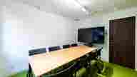 MEETING ROOM 2A【上野駅1分】8名着席🌟65型モニター📺WEB会議🎤Wi-Fi有🛜 8名席の写真2