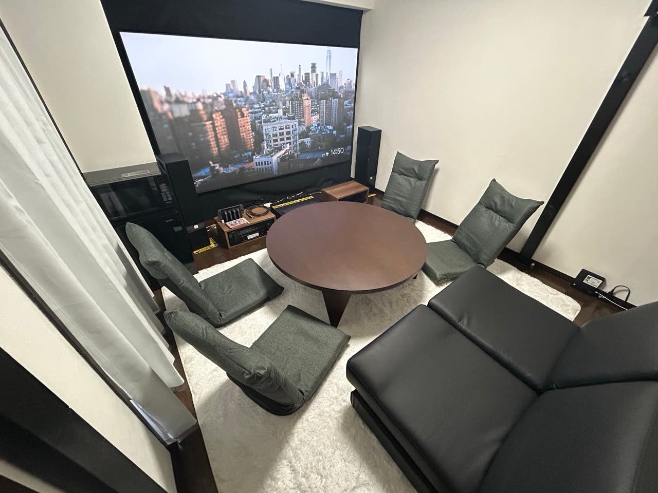 【ホームシアター春日原】異次元の音響効果と超大画面で、最高の環境を貸切🎥【4K×100インチ】の写真12