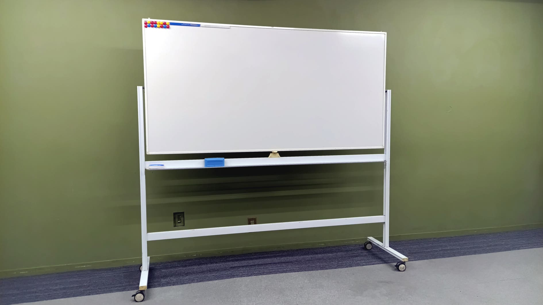 『スタッフ常駐👩維持管理費０円』駅徒歩1分🚃100㌅プロジェクター🎦楽器練習🎻撮影📸ゲーム会♠【多目的スペース】の写真10