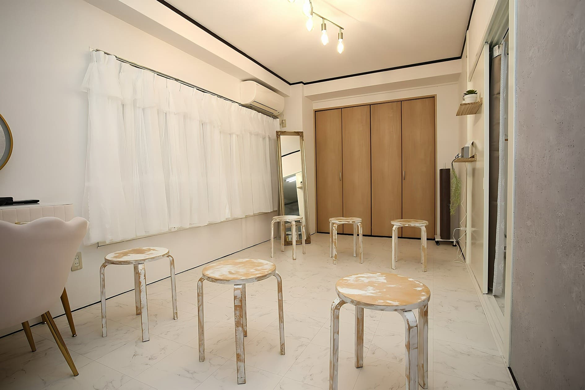 【赤羽駅5分】加湿器導入/電動昇降ベッド有孔/完全個室✨/とにかく広い！😊/待合室＋施術室完備！/Rainbowの写真15