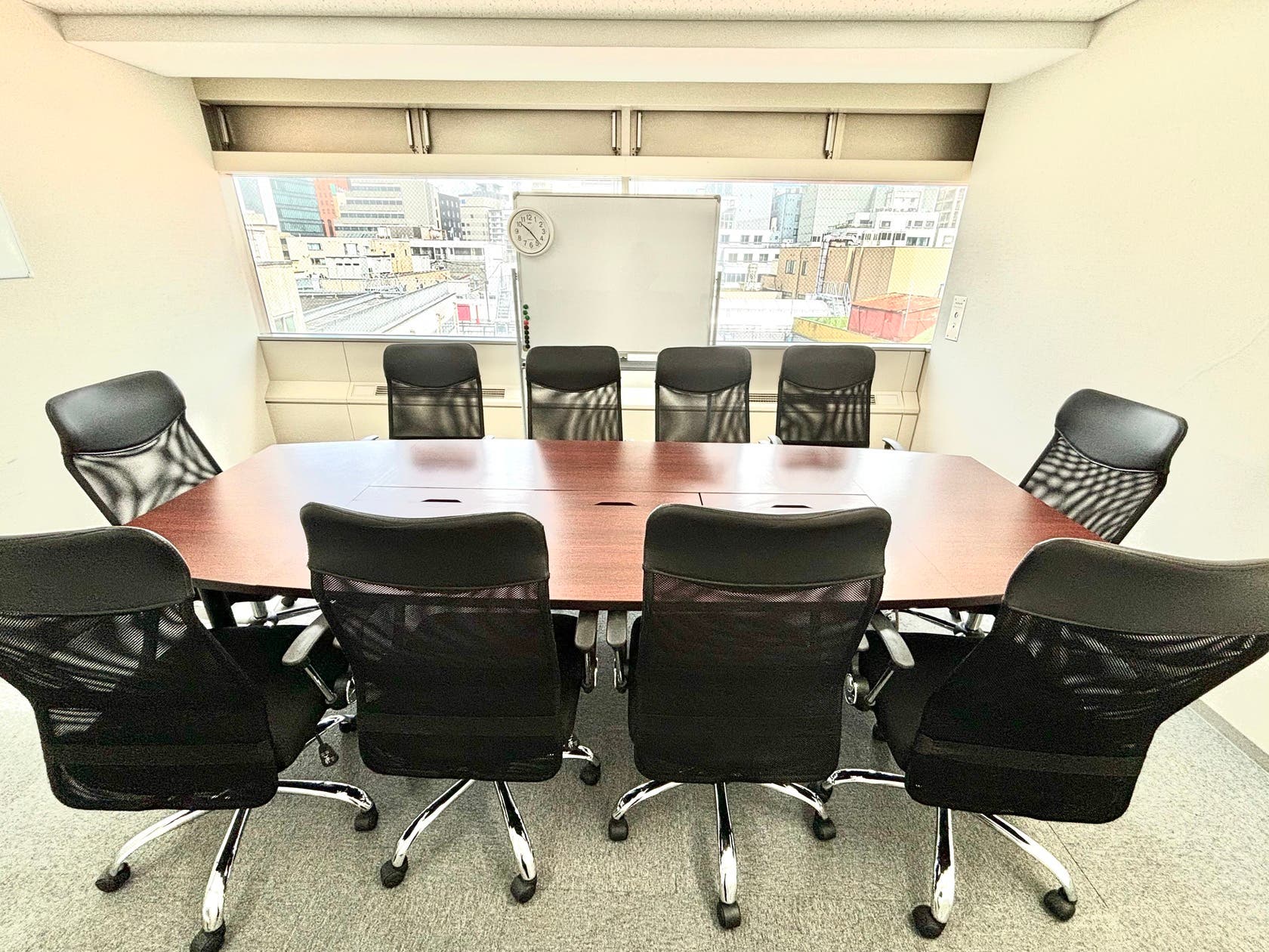 【仙台駅から徒歩4分】仙台あおば通店　5階ミーティングルーム【少人数の商談や面接に最適、カフェコーナー有】の写真1