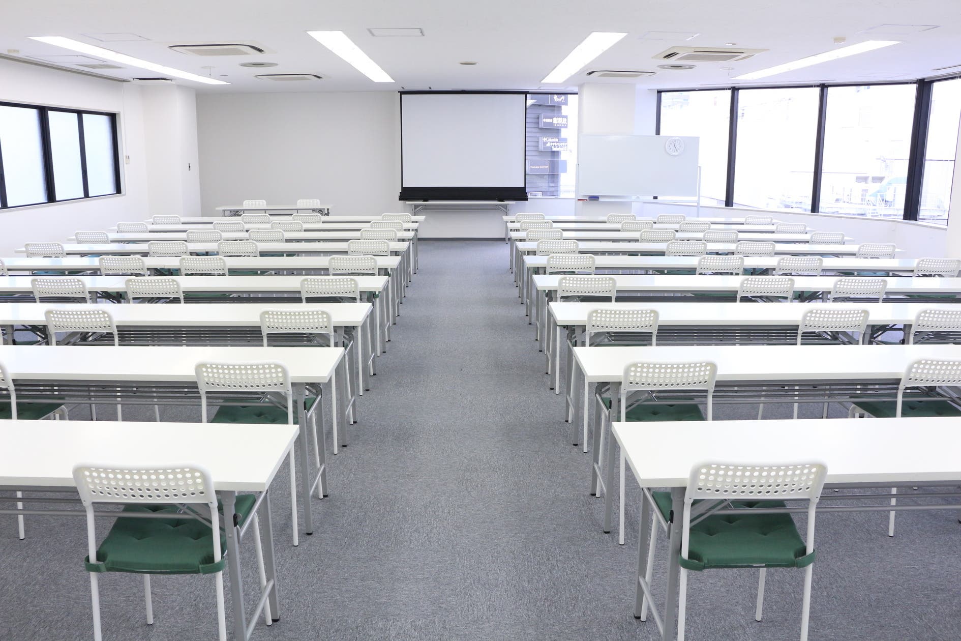 【青葉通一番町駅から徒歩1分】仙台一番町店 6階C会議室【マイク・プロジェクター・モニターなど設備豊富】の写真1