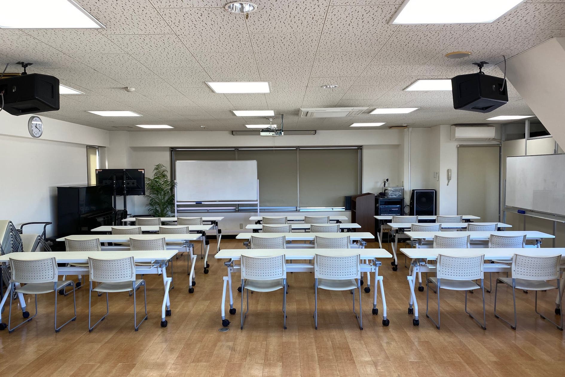 【国立駅徒歩５分】スペースコウヨウ6Fは セミナー形式の配置が可能！会議やセミナー、さらにはパーティーなどにも使えるの写真5