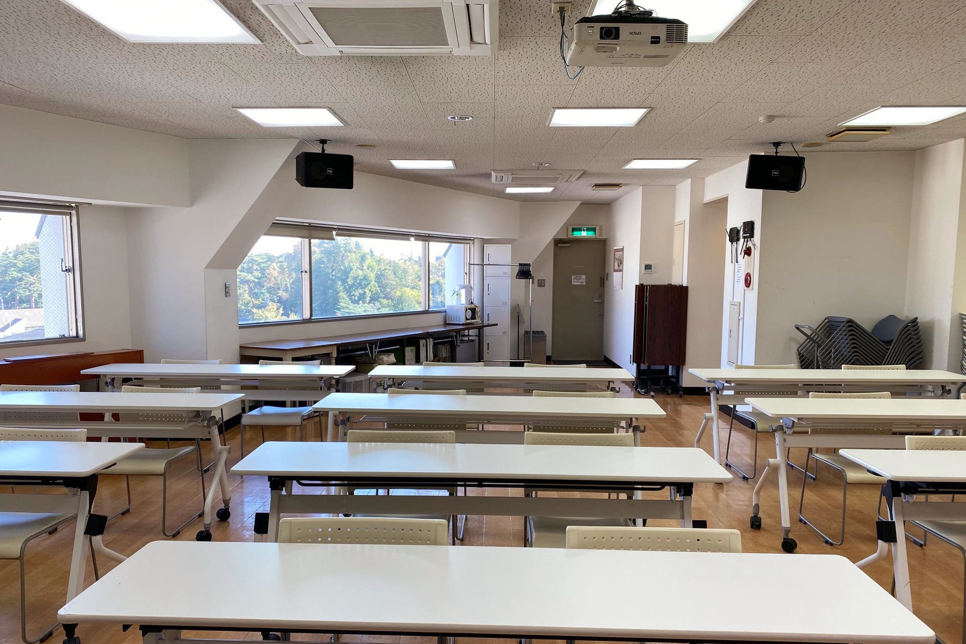 【国立駅徒歩５分】スペースコウヨウ6Fは セミナー形式の配置が可能！会議やセミナー、さらにはパーティーなどにも使えるの写真7