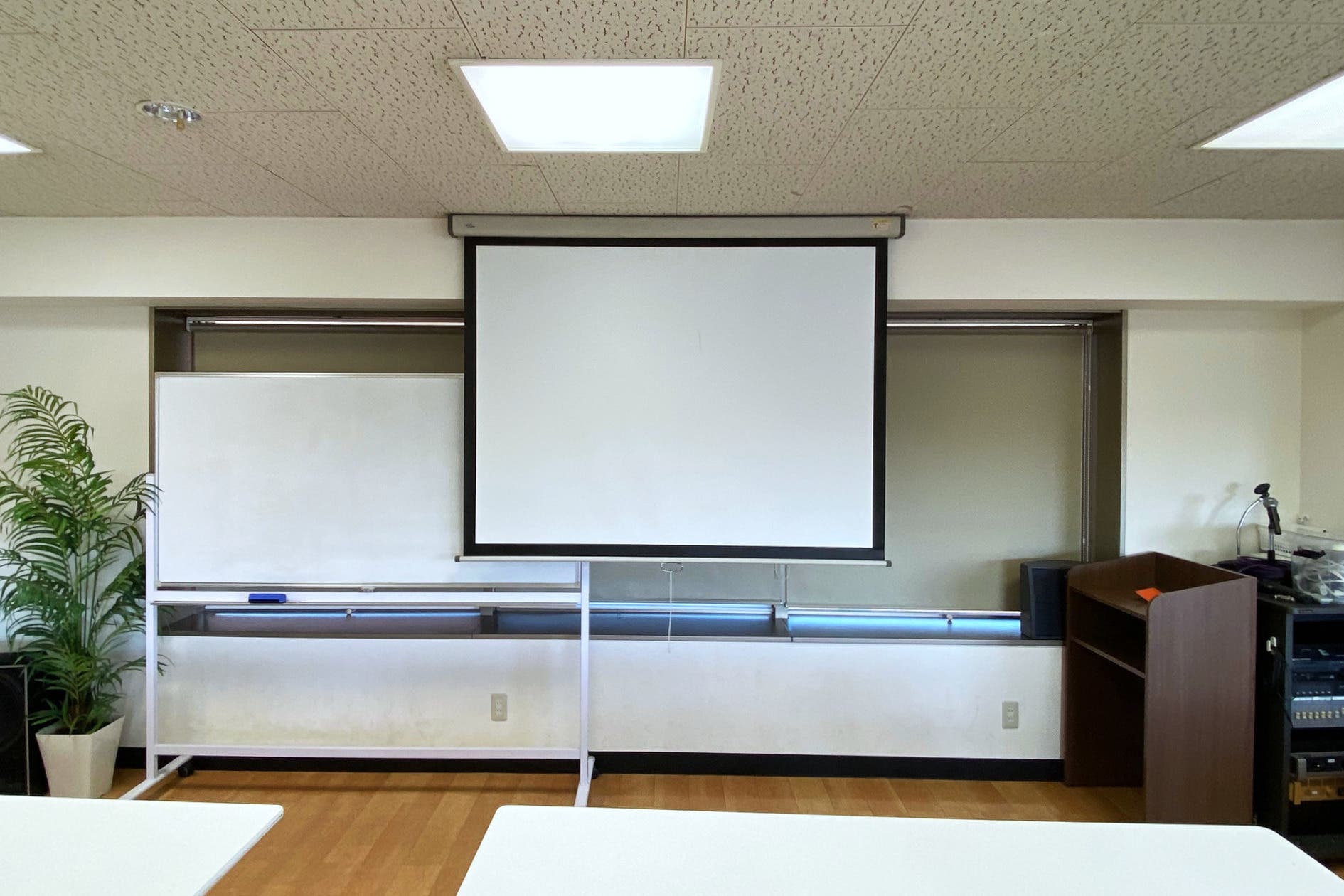 【国立駅徒歩５分】スペースコウヨウ6Fは セミナー形式の配置が可能！会議やセミナー、さらにはパーティーなどにも使えるの写真13