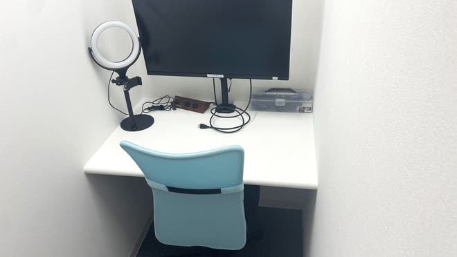 408号室💺【上野駅前】1名個室🌟電源⚡Wi-Fi🛜 27インチモニター🖥️WEB会議☎️面接/勉強🖋充電器有り📱 トイレ綺麗💕の写真2